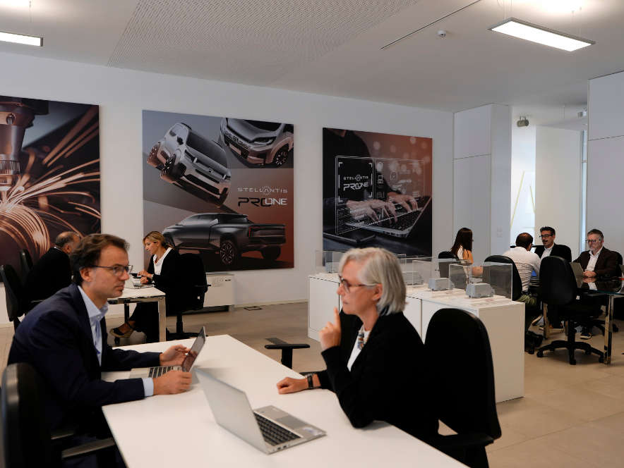 Підрозділ Stellantis Pro One відкриває новий центр Global Commercial ...